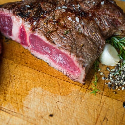 RÉUSSIR LA CUISSON D’UNE ENTRECÔTE AU BARBECUE